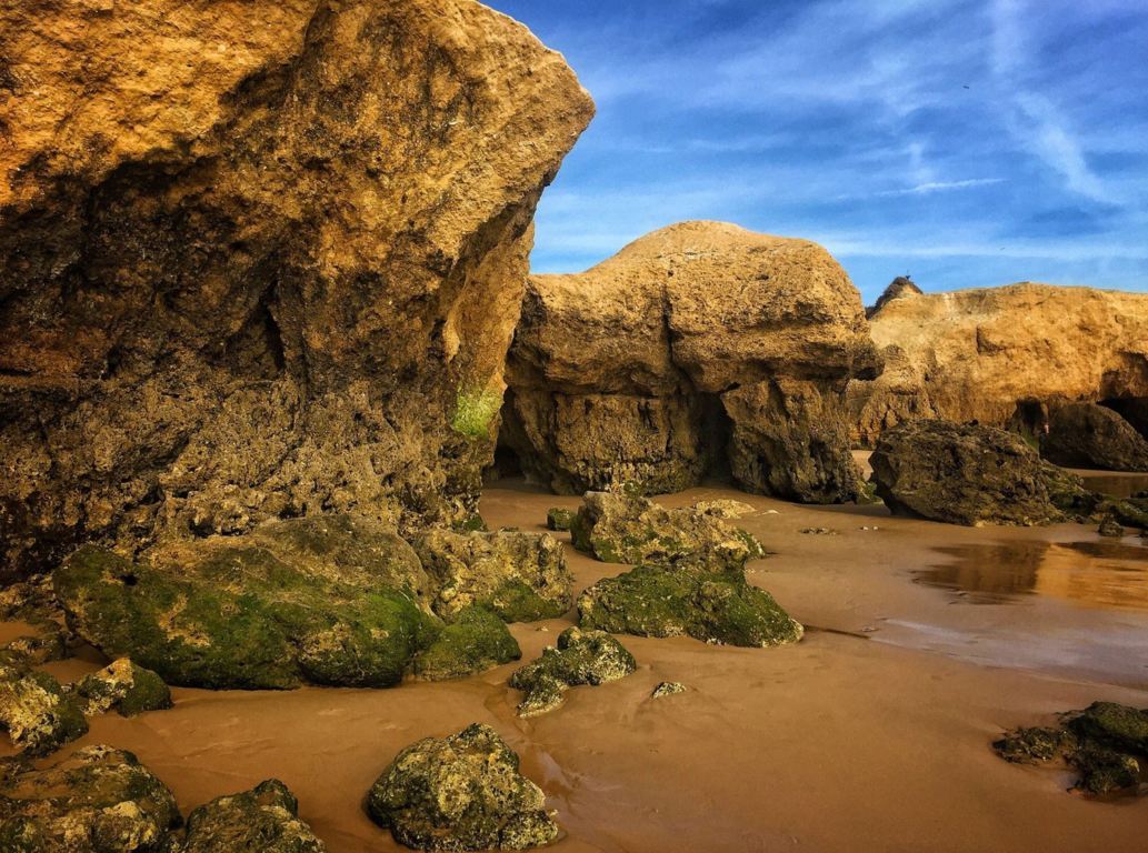 Praia da Galé: the Complete Guide to the Golden Beach [2018]