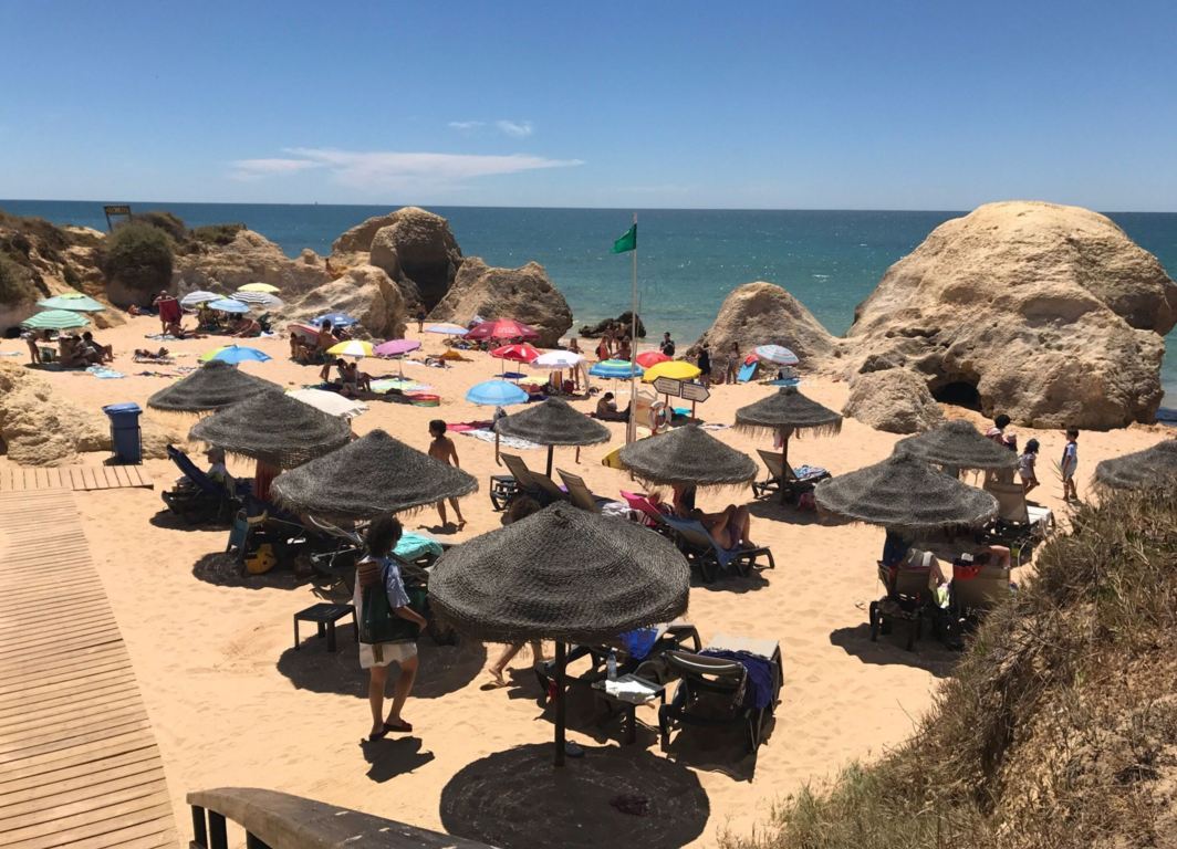 Praia da Galé: the Complete Guide to the Golden Beach [2018]