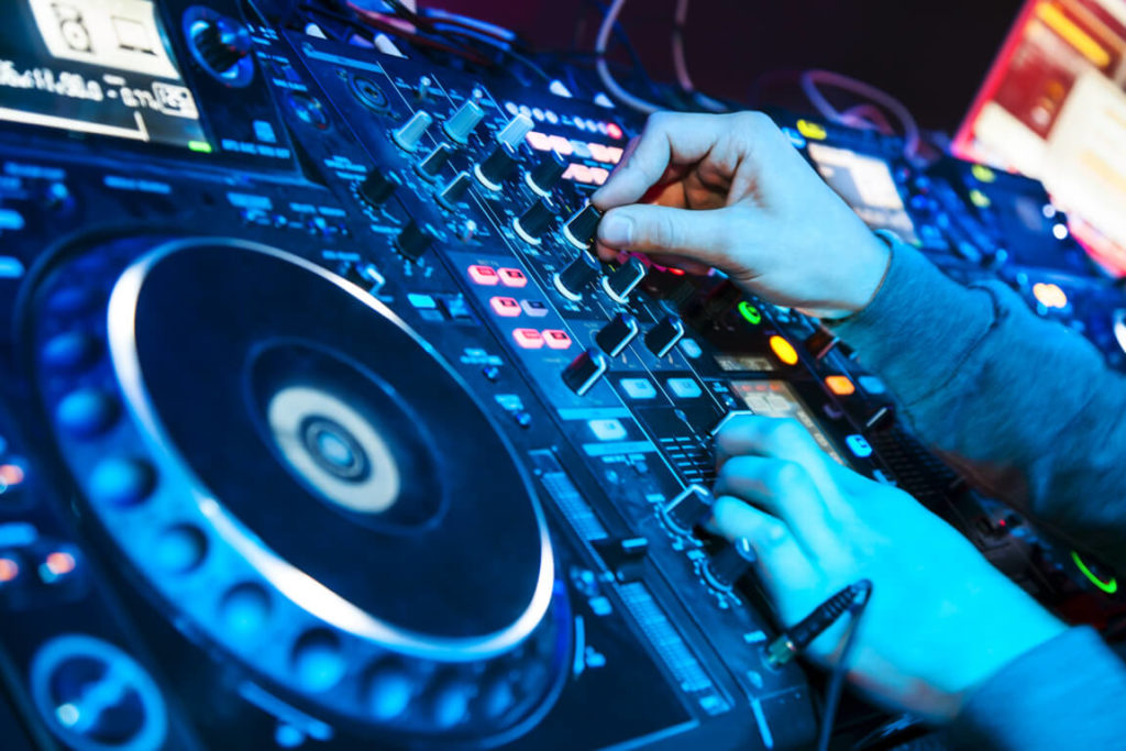 Praia da Oura: The Complete Guide To The #1 Party Beach